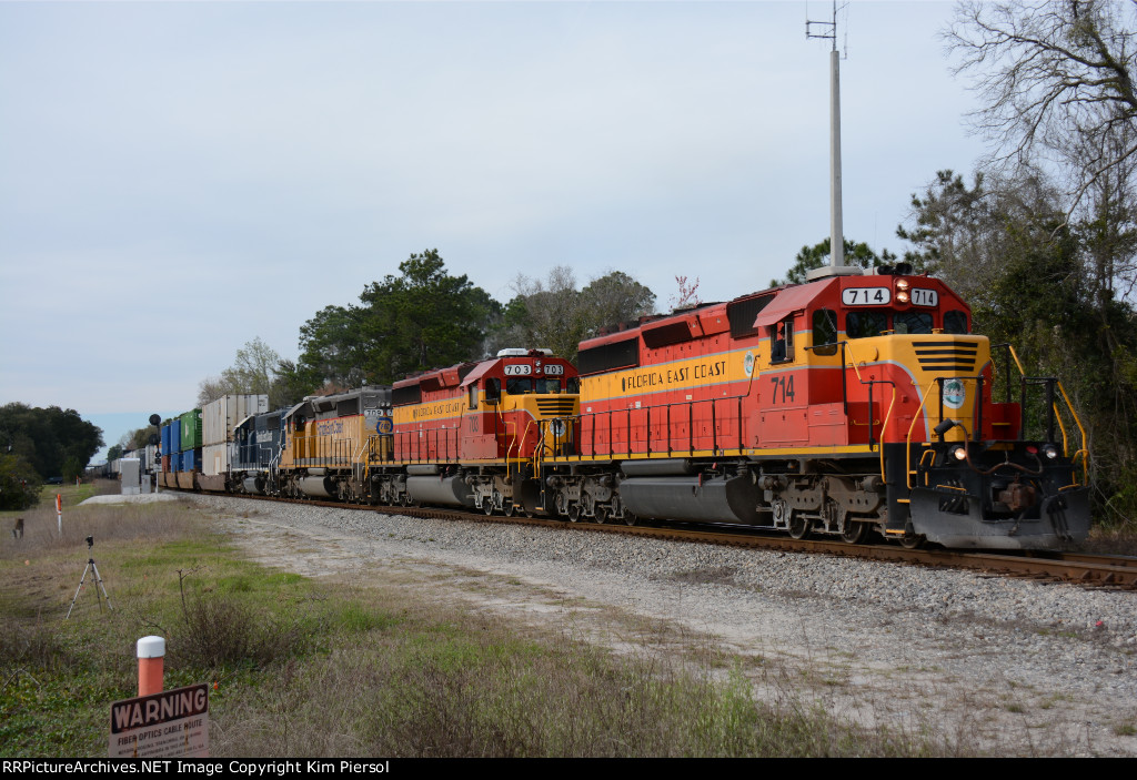 FEC 714 and 703 "Heritage" on FEC Train 101